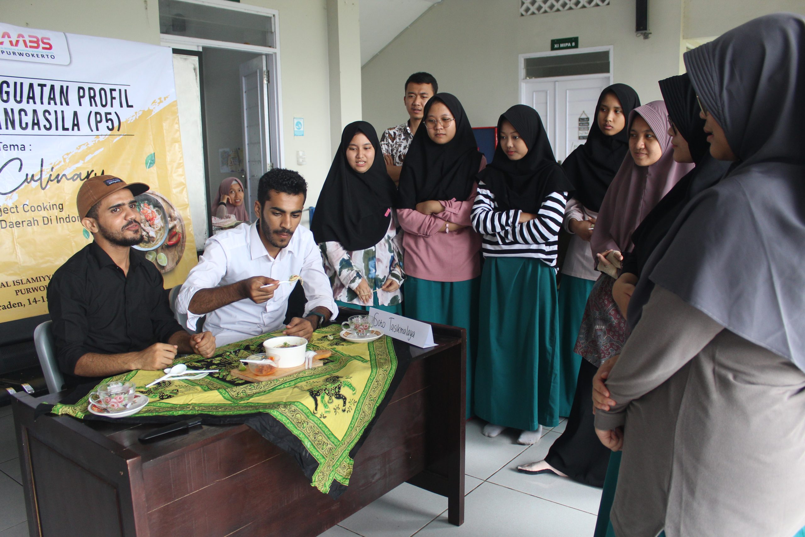 Enak! Juri dari Yaman Memuji Soto Buatan Siswi SMA AABS